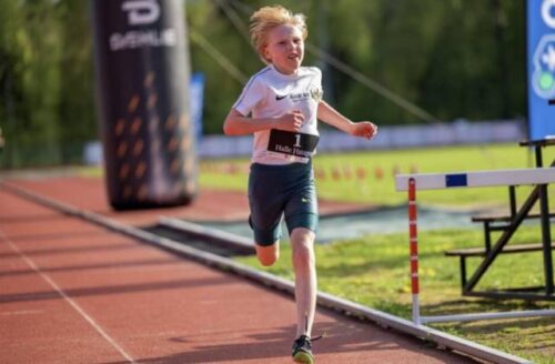 El niño prodigio Haugen sigue arrasando: 10k 3:11/km con 15 años