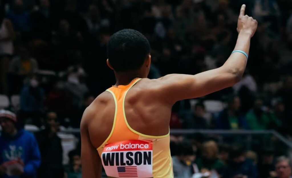 Un jugador de fútbol gana a un campeón olímpico en los 400 metros